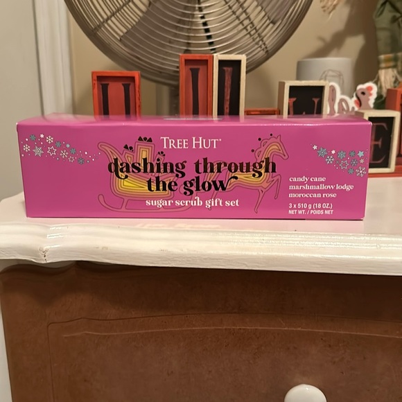 tree hut | Bath & Body | Dashing Through The Glow Tree Hut Set | Poshmark